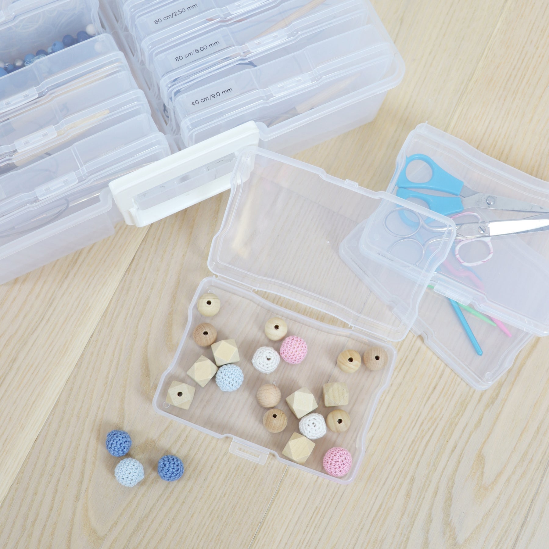 Koffert med små bokser – smart oppbevaring til strikkepinner og hobby ...